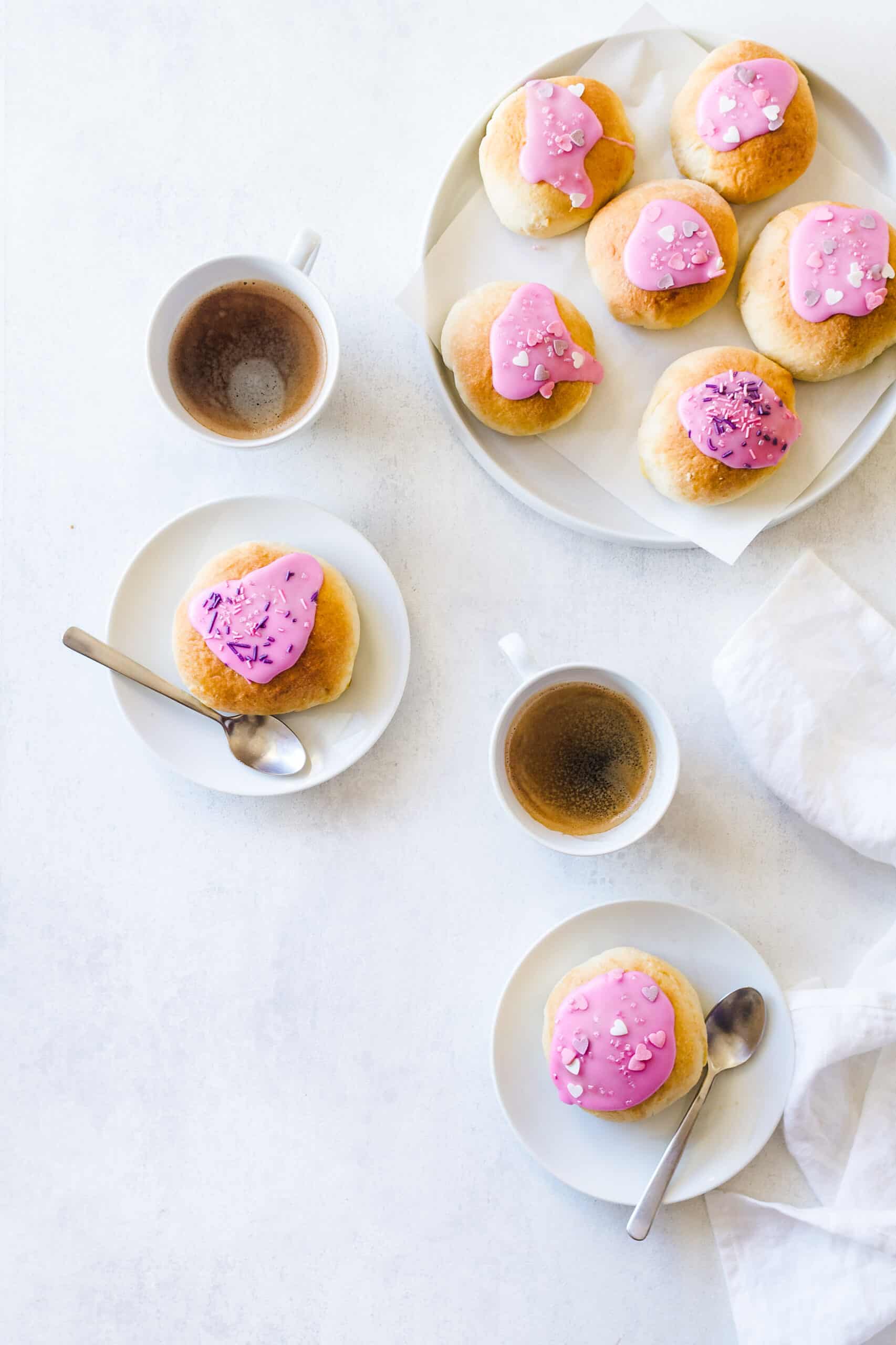 Fastelavnsboller med creme - lækker opskrift på fastelavnsboller