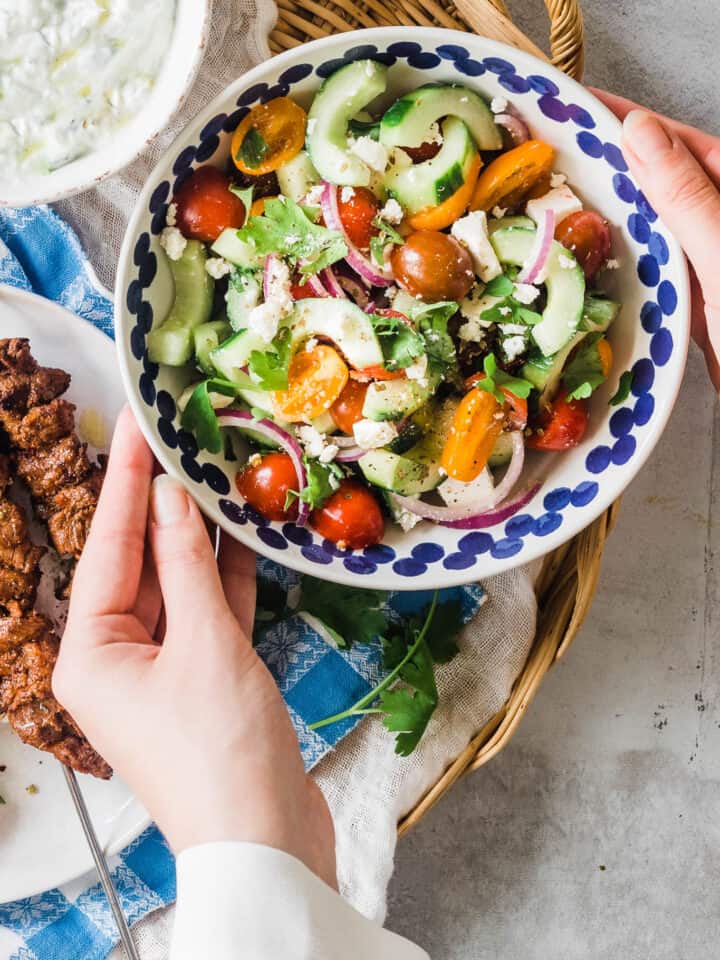 Forårssalat med asparges, spidskål og ærter - frisk og lækker salat Forårssalat med asparges, spidskål og ærter - frisk og lækker salat