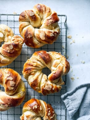 Kranse med remonce og appelsin - lækre snurrer med marcipan